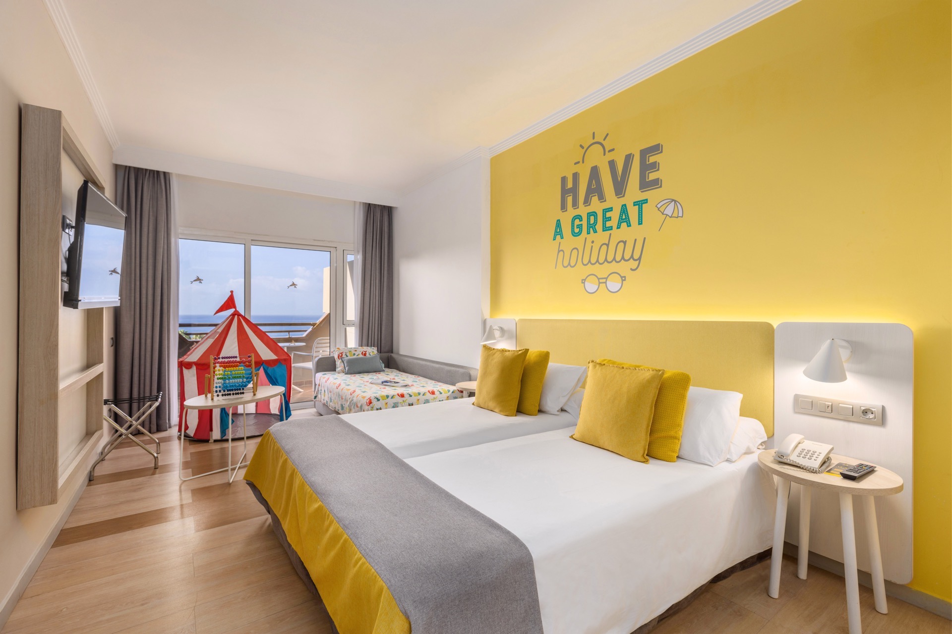 Abora by Lopesan Hotels: Sol, piscina y diversión